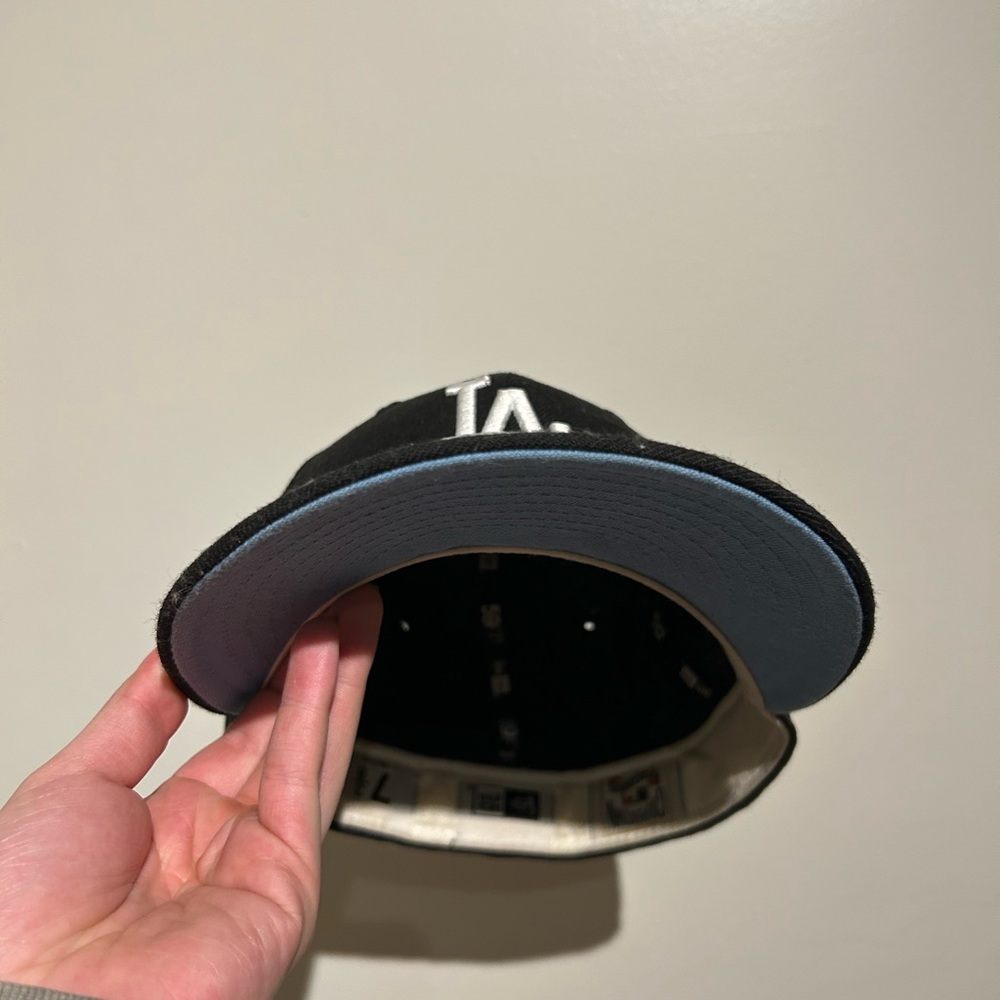 Super Cute La Baseball Cap With Blue Heart - Gem